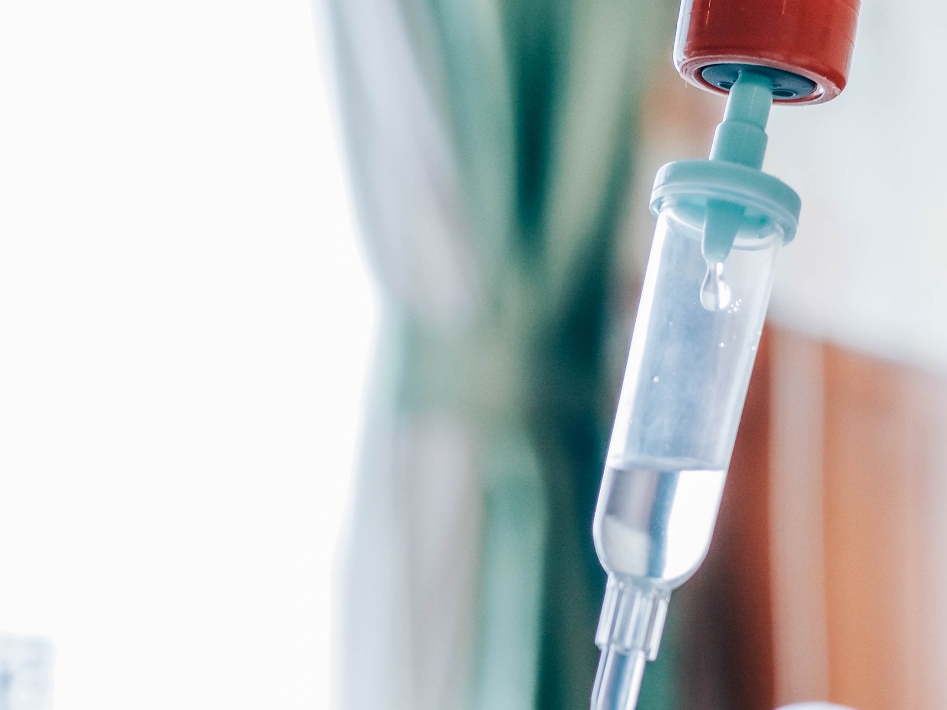 ivh（中心静脈栄養）とは？在宅や介護施設でのケアについて解説 | 老人ホーム・介護施設のスーパー・コート | 大阪・兵庫・京都・奈良の有料老人ホーム